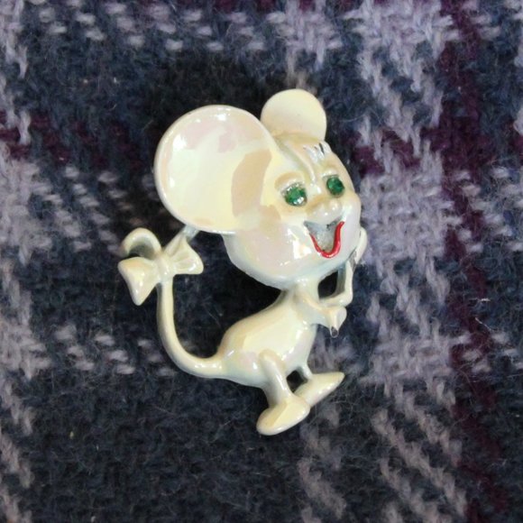 Jewelry | Vintage White Enamel Luster Mouse Pin | Poshmark